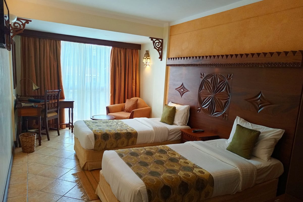 Quarto Superior, 2 camas individuais | 1 quarto, roupa de alta qualidade, minibar, cofre no quarto