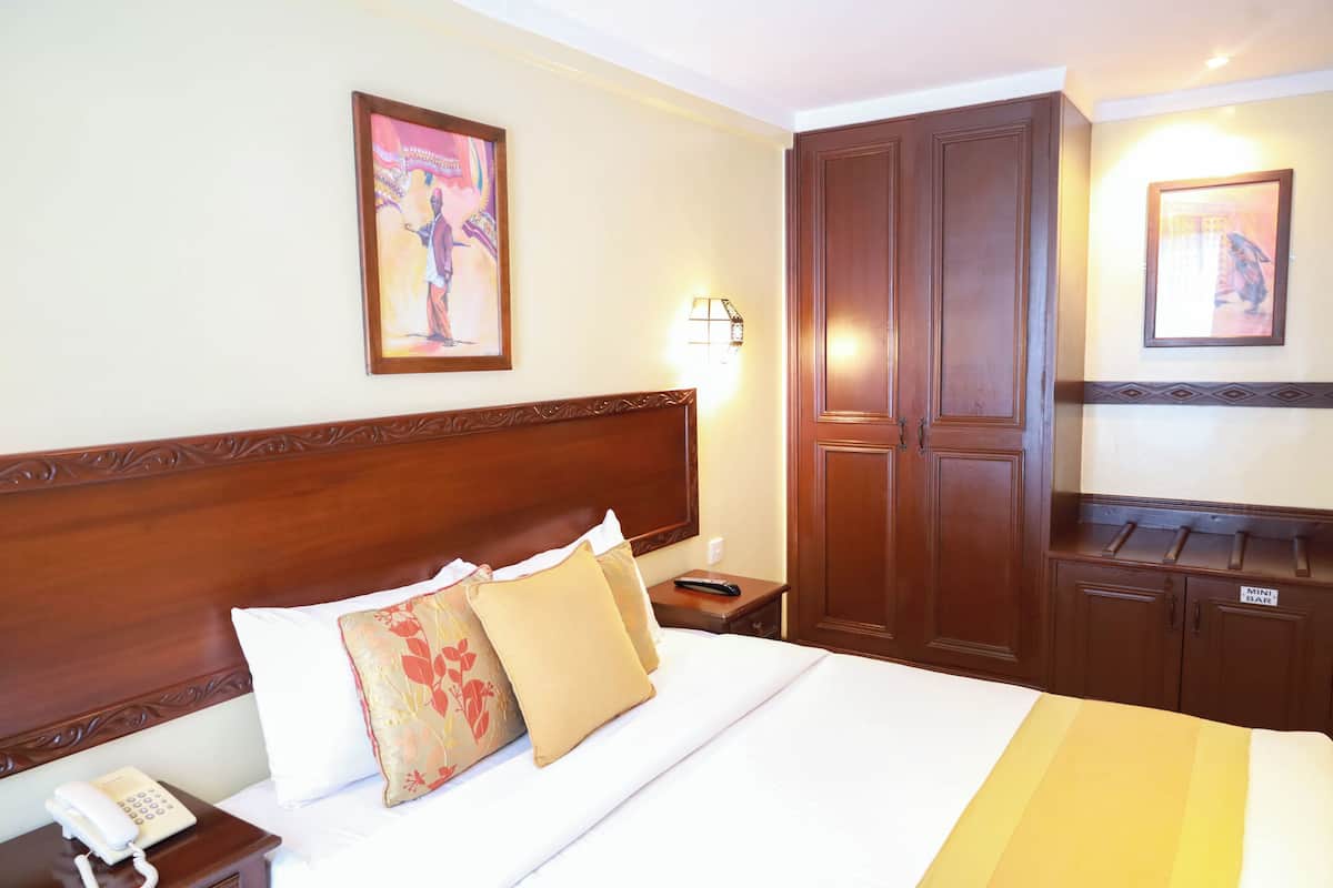 Quarto Standard, 1 cama de casal | 1 quarto, roupa de alta qualidade, minibar, cofre no quarto