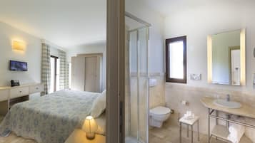 2 quartos, cortinas/cortinados opacos, quartos insonorizados