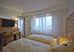 Apartamento standard | Frigobar, escrivaninha, cortinas blackout, quartos à prova de som
