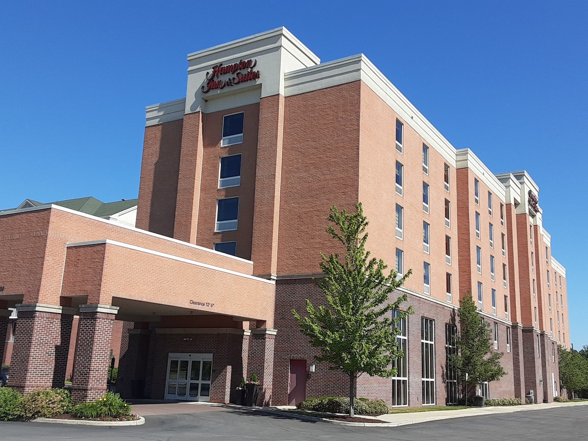 Hampton Inn & Suites Detroit / Airport - Romulus Reviews, Deals ...