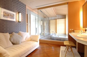 Quarto luxo (Japanese-Style / Open-Air Bath A) | Área de estar | TV LCD