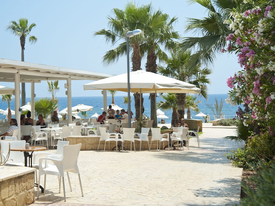 2 restaurantes: servem pequenos-almoços, almoços e jantares