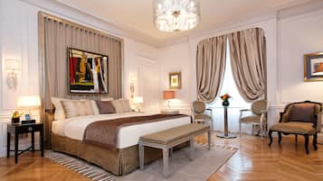 Quarto Nobre (Deluxe) | Roupa de alta qualidade, camas de colchão pillowtop, cofre no quarto