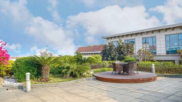 3 restaurantes, pequenos-almoços servidos