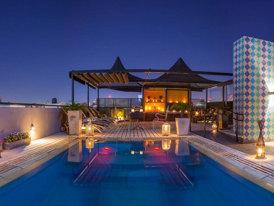 Piscina exterior, guarda-sóis