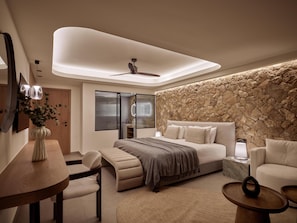 Grand Suite, Jetted Tub | Casa de banho | Um secador de cabelo, roupões, chinelos, toalhas fornecidas 