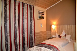 Secretária, ferro/tábua de engomar, Wi-fi grátis 