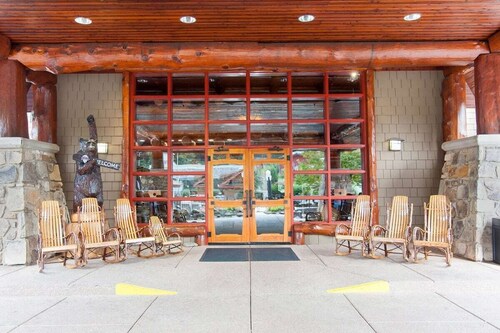 Bearskin Lodge on the River Reviews, Deals & Photos 2024 - Expedia