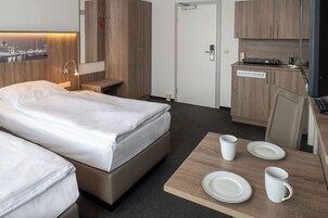 Quarto duplo conforto | Cozinha privada | Geladeira, cafeteira/chaleira, chaleira elétrica