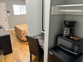 Quarto Standard, 1 cama queen-size | Com decoração personalizada, com mobília individualizada, secretária 