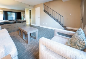 Suite, 2 quartos, não fumadores, cozinha | Sala de estar | TV de ecrã plano, leitor de DVD