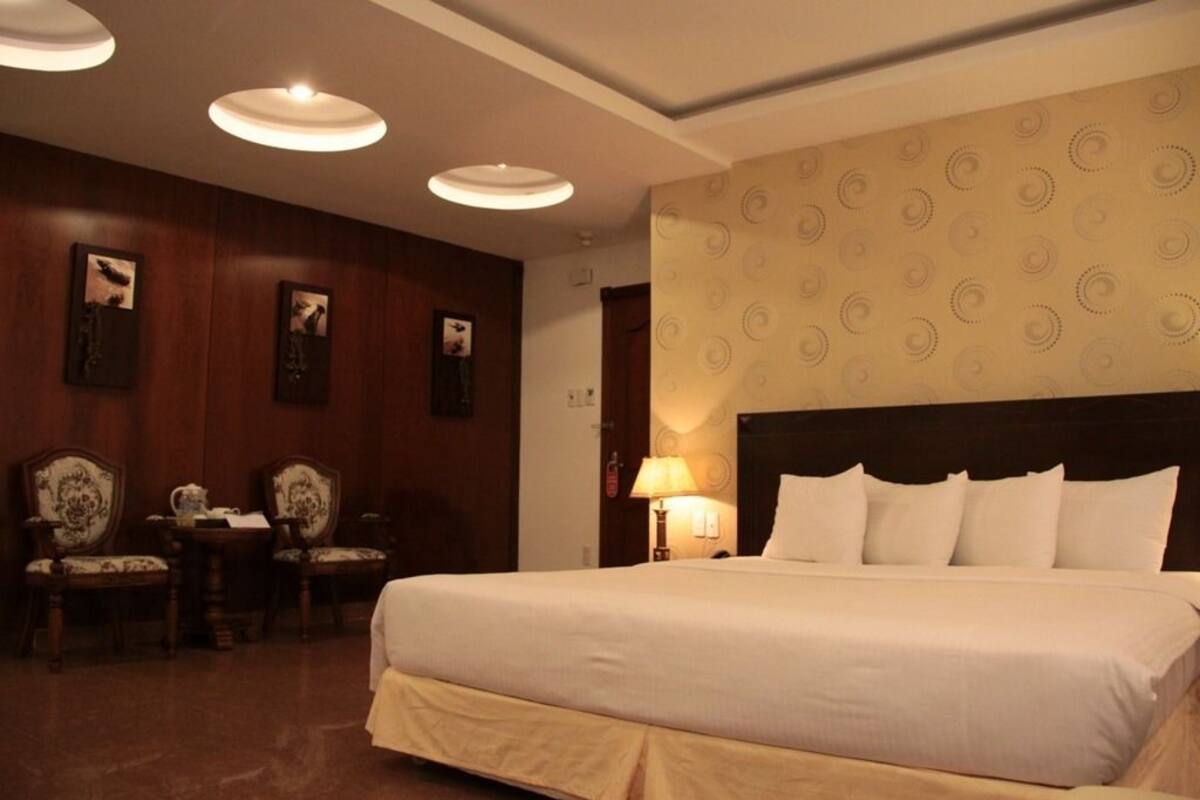 Quarto Familiar | Roupa de alta qualidade, minibar, cofre no quarto, secretária 