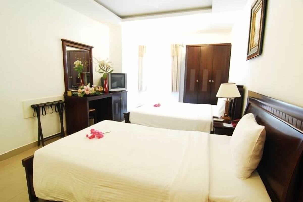 Roupa de alta qualidade, minibar, cofre no quarto, secretária 