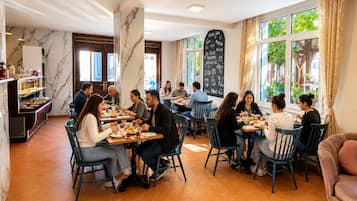 Pequeno-almoço tipo buffet diário incluído