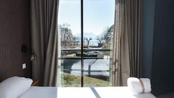 Quarto Duplo Standard, vista para o lago (Bâtiment annexe ) | Vista para a água