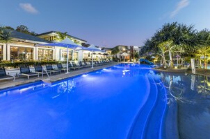 2 piscinas exteriores, espreguiçadeiras