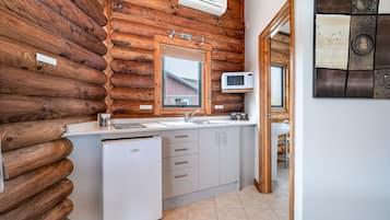 Chalé, 1 cama King, ao lado da praia | Cozinha privada | Geladeira, chaleira elétrica