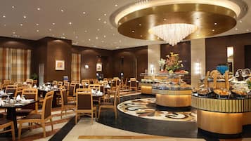 2 restaurantes, pequenos-almoços servidos, cozinha internacional