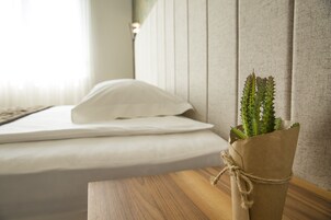 Quarto Duplo ou Twin Standard | Edredões de penas, minibar, secretária