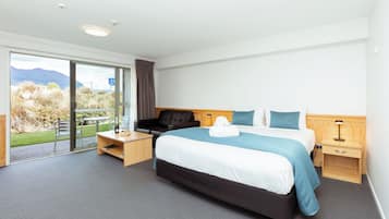 Estúdio, 1 cama king-size | 1 quarto, cortinas/cortinados opacos, quartos insonorizados