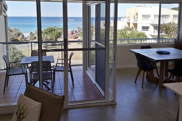 Televisor de 50 polegadas com canais por cabo, leitor de DVD