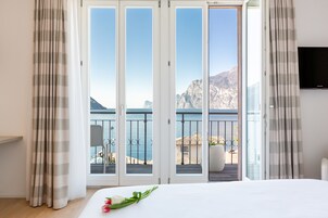 Quarto casal luxo, 1 cama de casal | Roupas de cama antialérgicas, edredons de pluma, frigobar