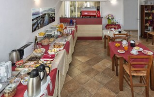 Buffet de pequeno-almoço