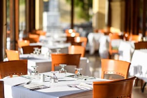 Pequenos-almoços servidos, cozinha local e internacional 