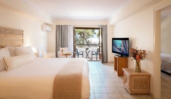 Suíte família | Roupas de cama premium, frigobar, cofres nos quartos, escrivaninha