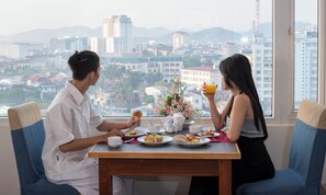 2 restaurantes, pequenos-almoços servidos 