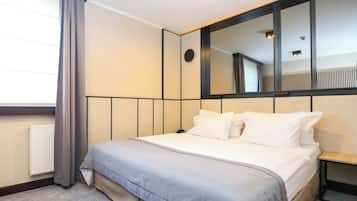 Quarto Duplo ou Twin Clássico | Roupa de alta qualidade, camas de colchão pillowtop, cofre no quarto