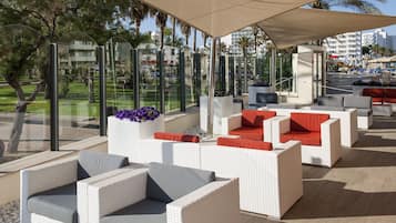 Bar à beira da piscina