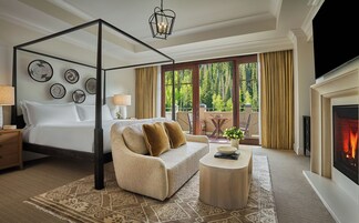 Roupa de alta qualidade, edredões de penas, cofre no quarto, secretária 