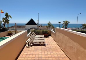 Apartamento panorâmico, 2 quartos, terraço, vista para o oceano | Terraço/pátio