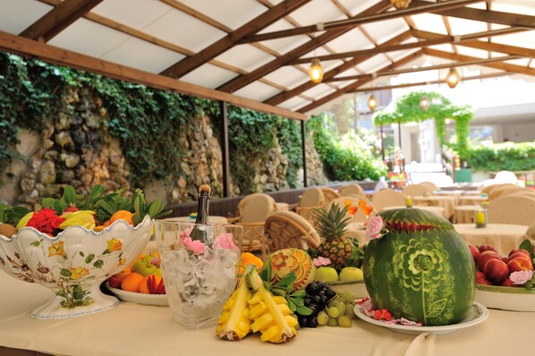 Pequeno-almoço tipo buffet diário incluído