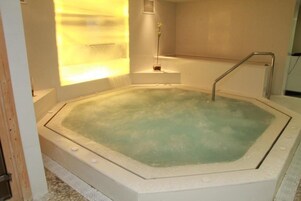 Sauna seca, banheira de hidromassagem, sauna a vapor, banho turco/hammam