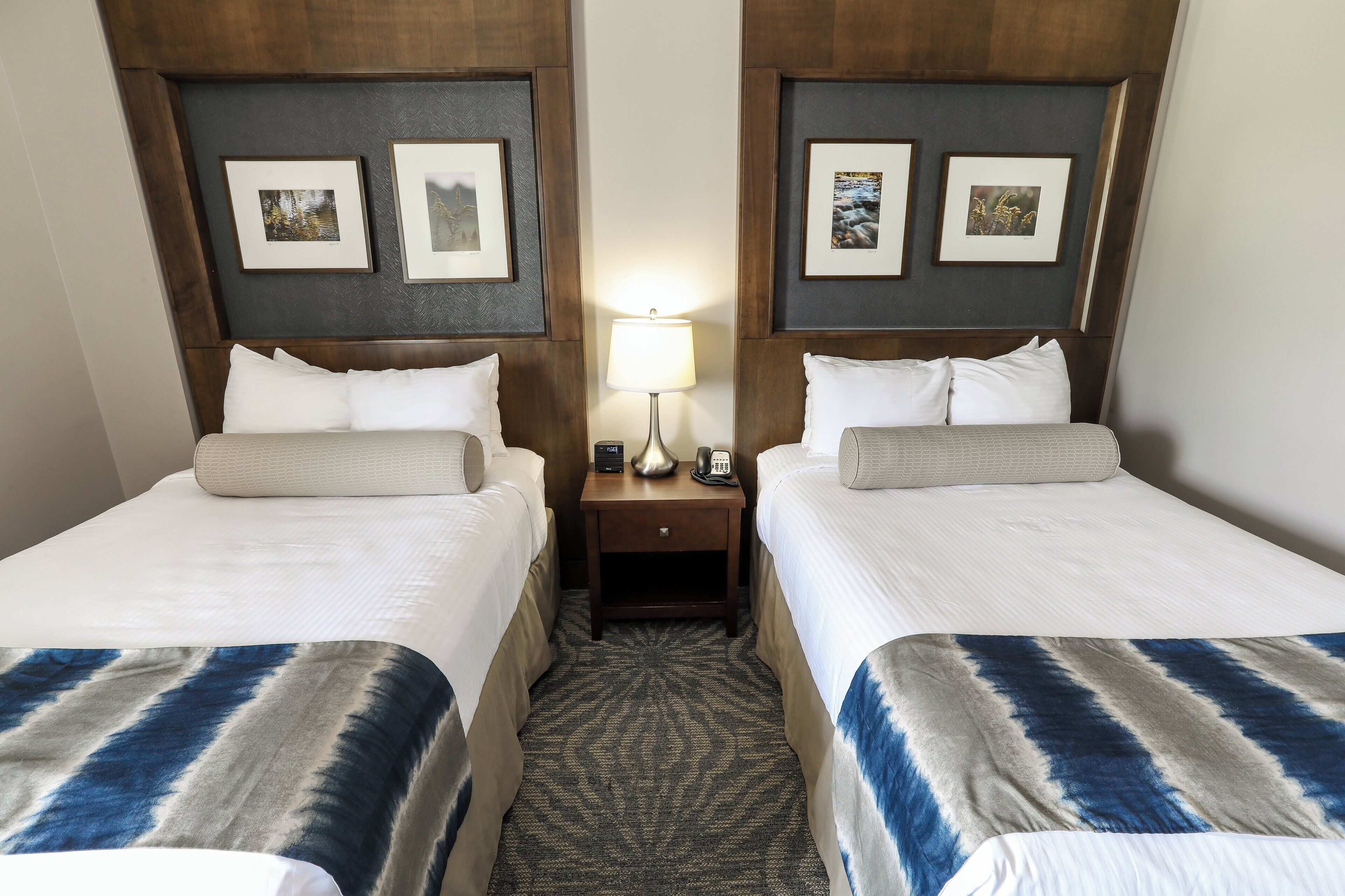 Quarto Duplo, 2 camas de casal (Highland) | Com decoração personalizada, secretária, cortinas/cortinados opacos 