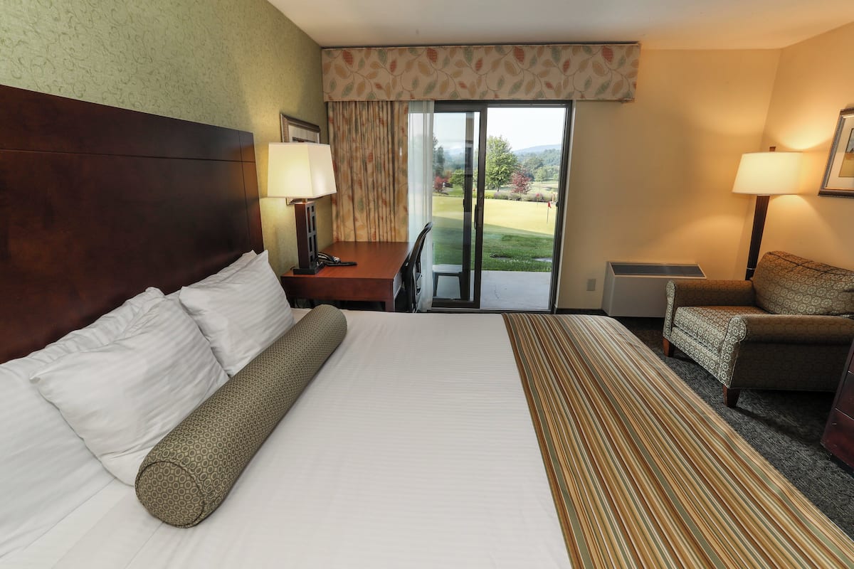 Com decoração personalizada, secretária, cortinas/cortinados opacos