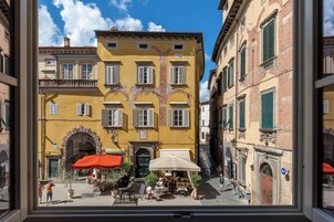 Quarto luxo, vista para a cidade | Cofres nos quartos, escrivaninha, Wi-Fi de cortesia, roupa de cama