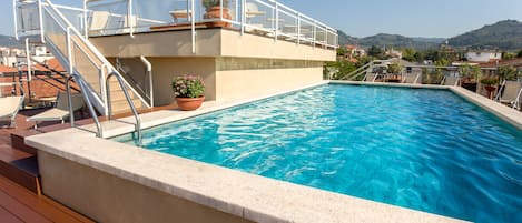 Piscina exterior sazonal