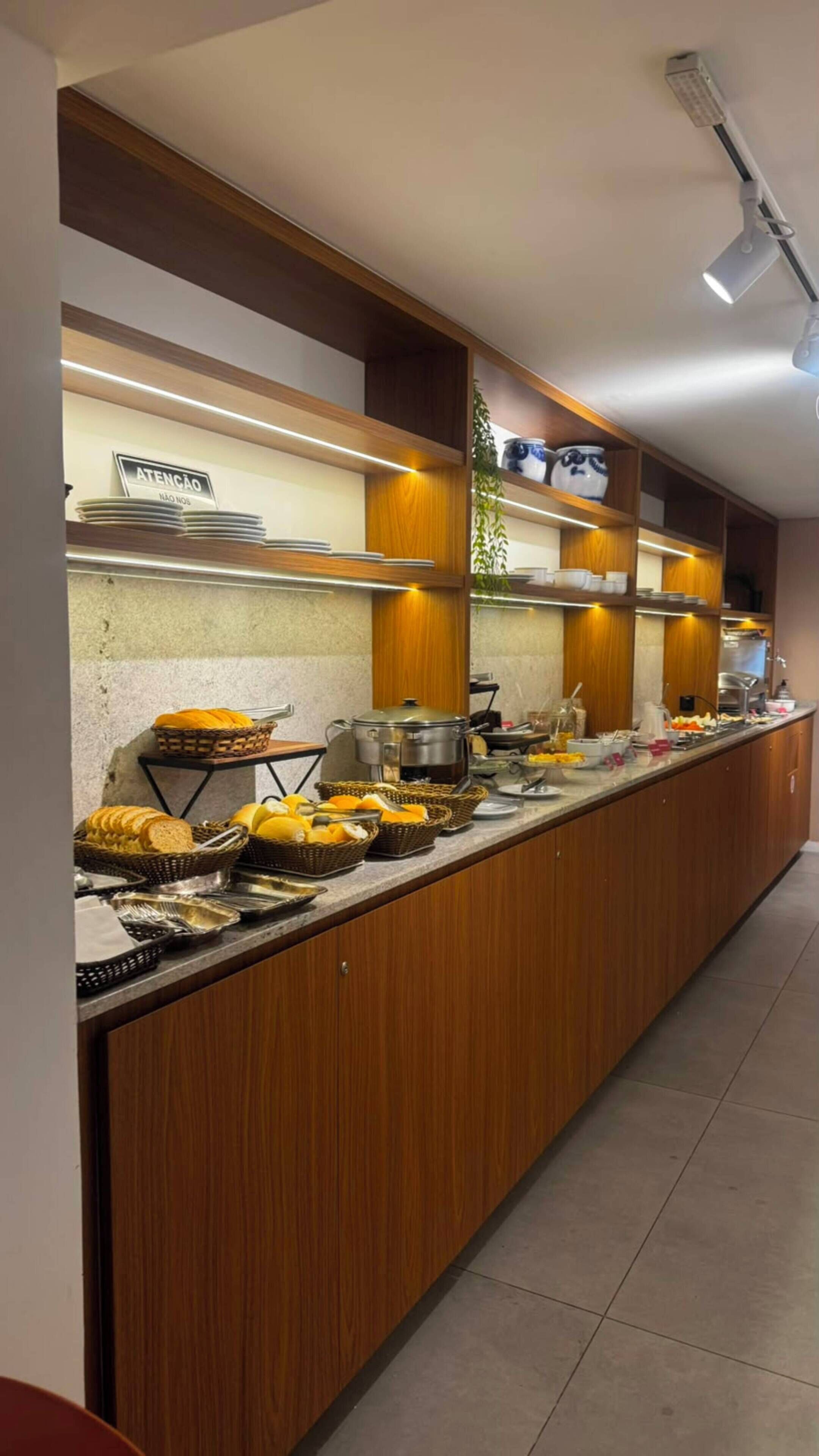 Pequeno-almoço completo diário incluído 