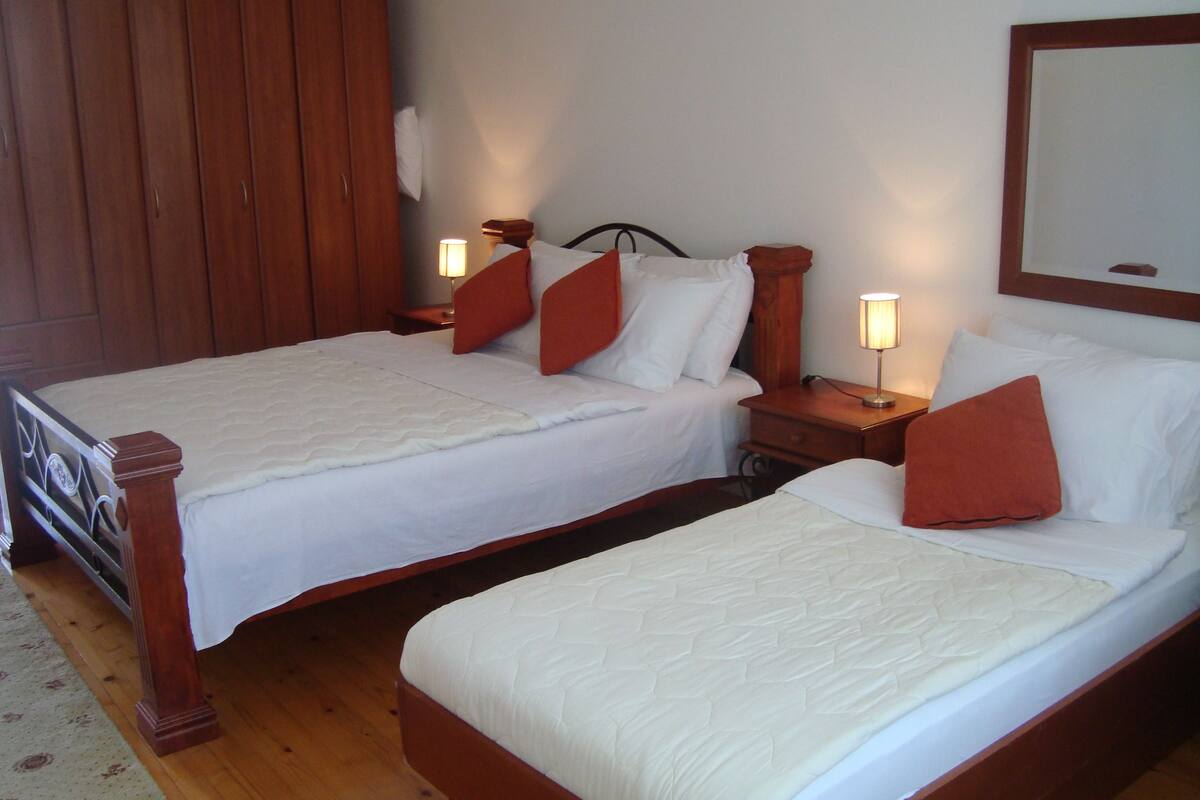 Quarto Quádruplo, varanda, vista para o mar | Cofre no quarto, secretária, quartos insonorizados