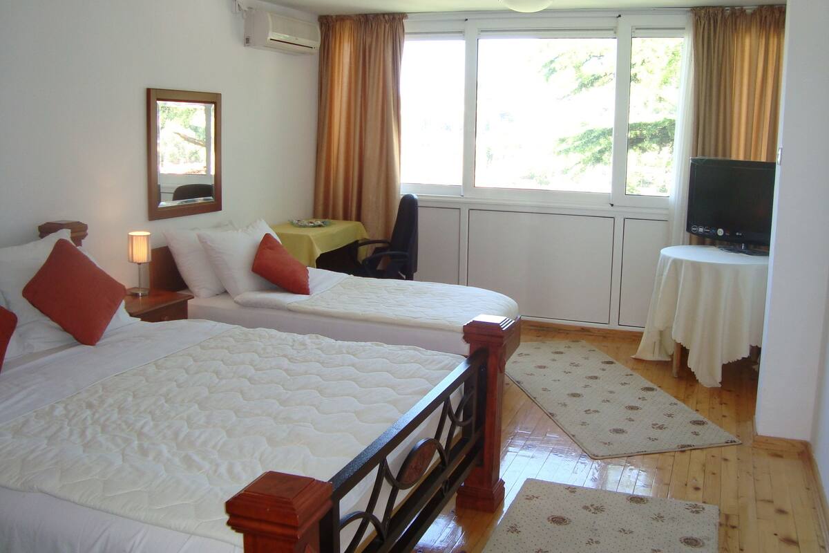 Quarto Triplo, varanda, vista para o mar | Cofre no quarto, secretária, quartos insonorizados