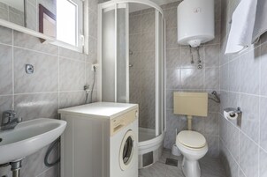 Vila superluxo, várias camas, vista para o mar | Camas com colchões pillow-top, escrivaninha, quartos à prova de som