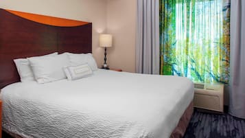 Estúdio, 1 cama king-size e sofá-cama | Com decoração personalizada, com mobília individualizada, secretária