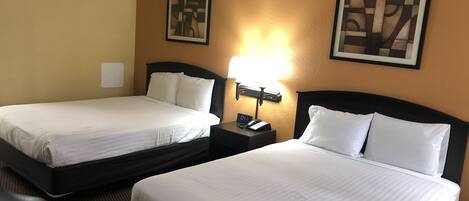 1 quarto, com mobília individualizada, secretária