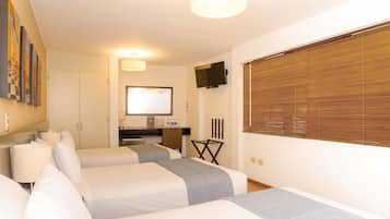 Quarto Triplo | Roupa de alta qualidade, minibar, cofre no quarto, secretária
