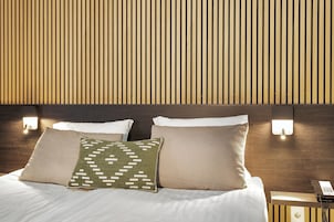 Quarto Triplo | Secretária, secretária adequada para computadores portáteis