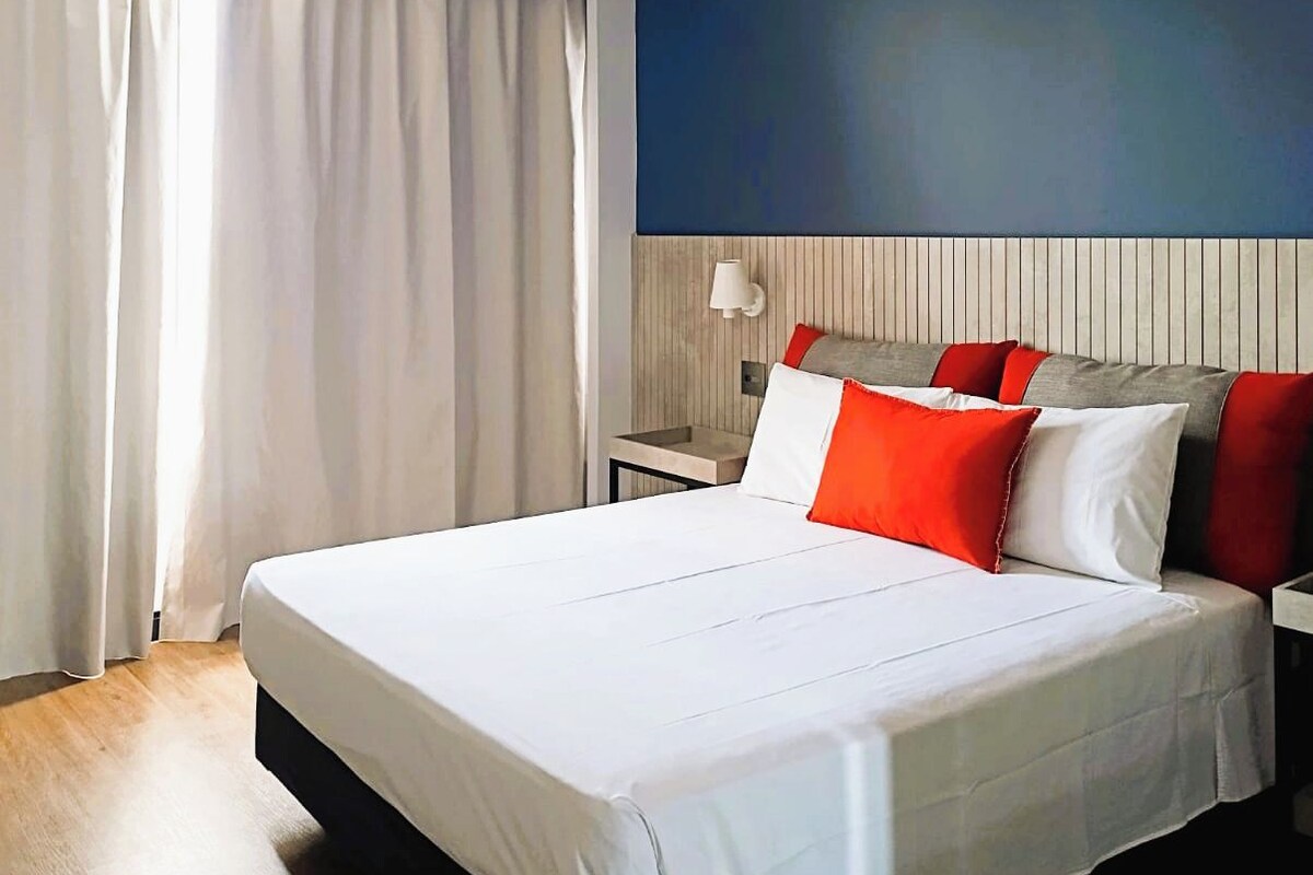 Apartamento Luxo | Minibar, cofre no quarto, cortinas/cortinados opacos, Wi-fi grátis 